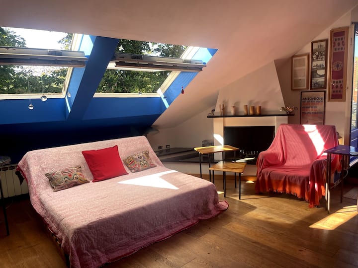 Attic Between River And Hill - Turijn