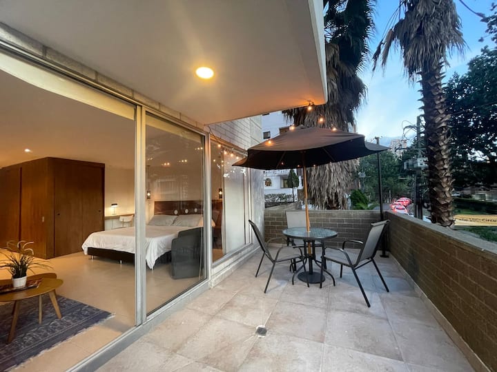 Exclusivo Apartamento Con Balcón, Poblado. - Medellín