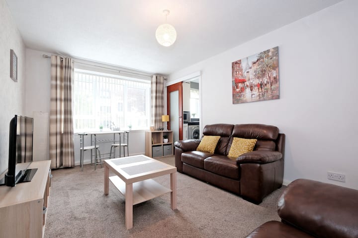 2 Bed Stonehaven Apartment With Parking Space - Stonehaven