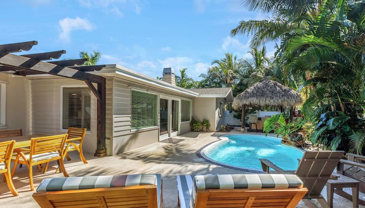 New Tiki Bar~heated Pool! Ping Pong & Pool Table! - Indian Rocks Beach, FL