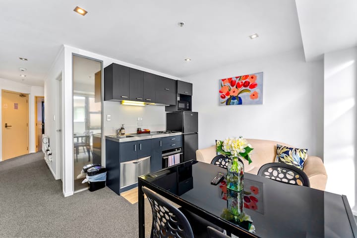 Contemporary 2-bedroom Gem In Auckland Central - Auckland