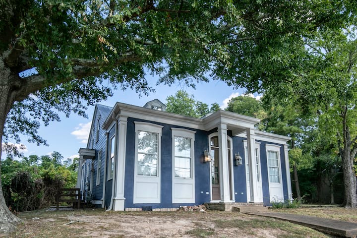The Camp, 2br Cozy Triplex By Velvet Ditch Villas - Oxford, MS