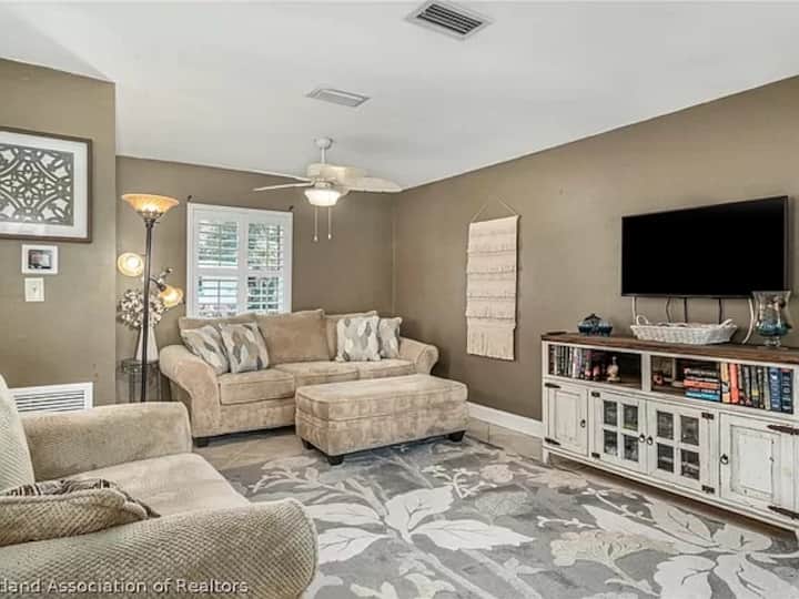 The Lakeside Villa 1, Pets Welcome - Lake Placid, FL