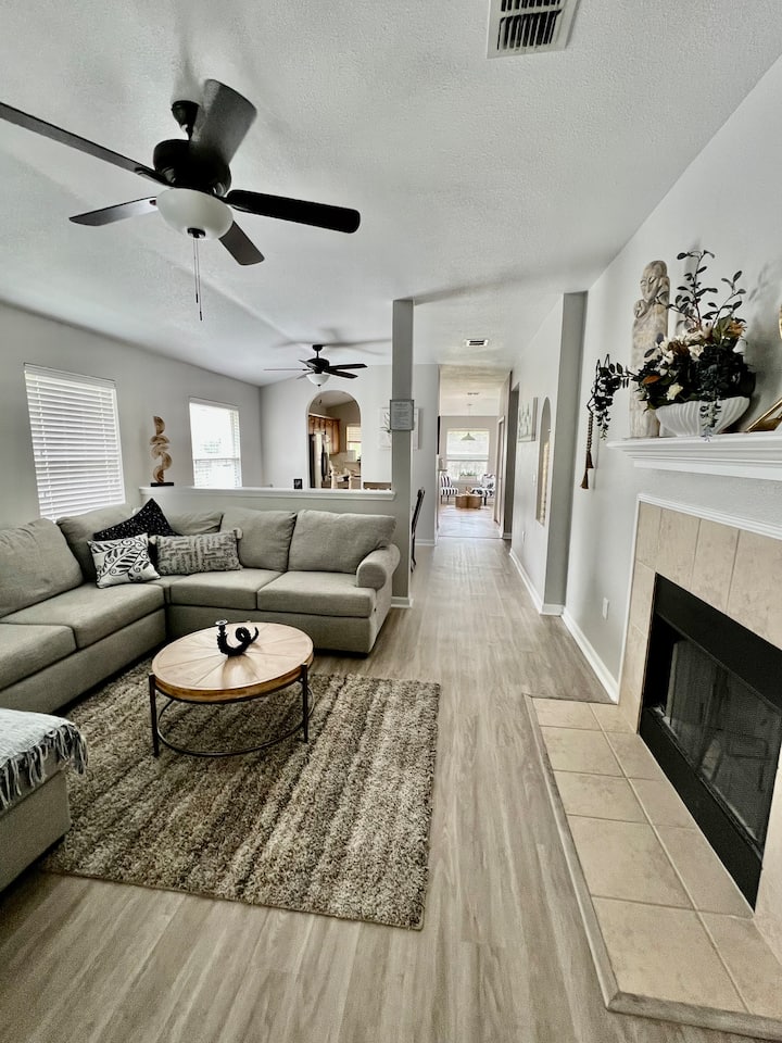 My Enchanted And Cozy Home, Sea World Lackland Afb - Lackland AFB, TX