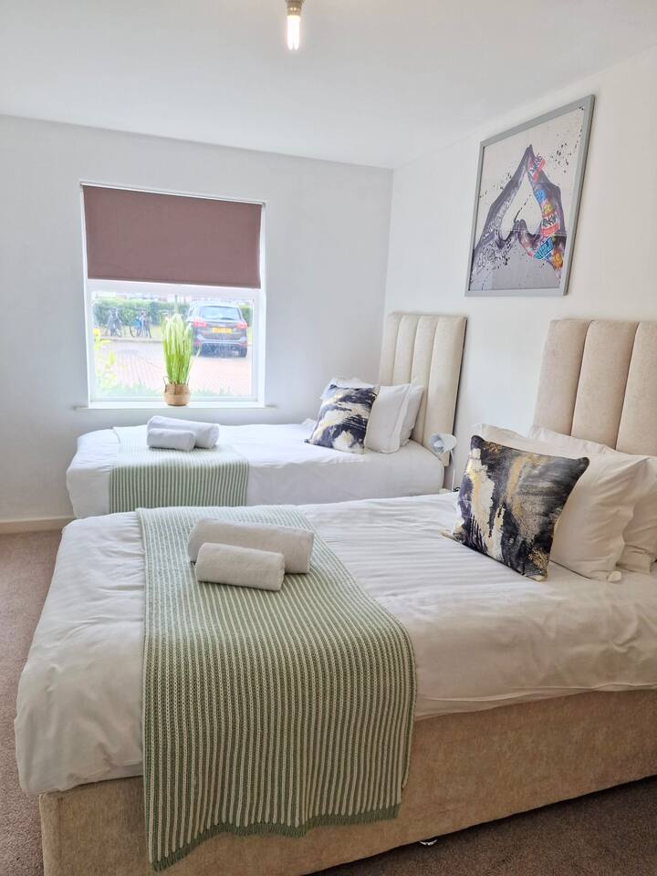 Stevenage Large 2bed 2bath Free Parking Free We-fi - Stevenage