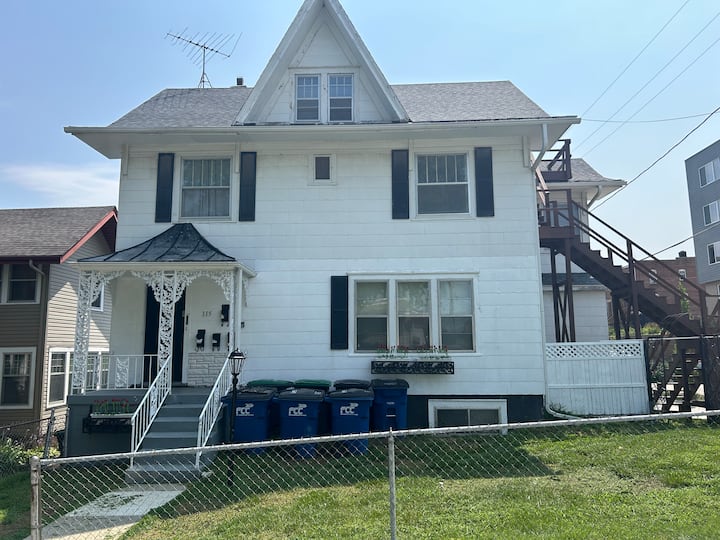 The Attic In Midtown Manor - Omaha, NE