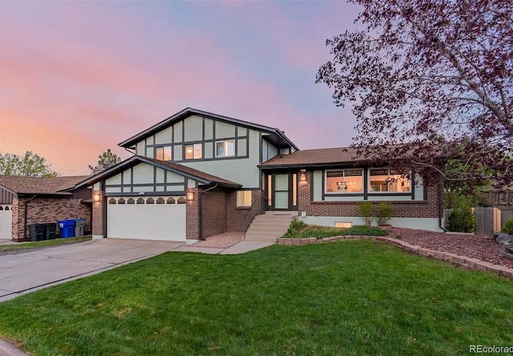 For Redrocks Visitors & Traveling Professionals - Morrison, CO