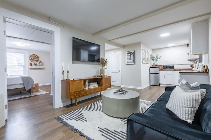 Private Kirkwood Suite | King Bed - Atlanta, GA