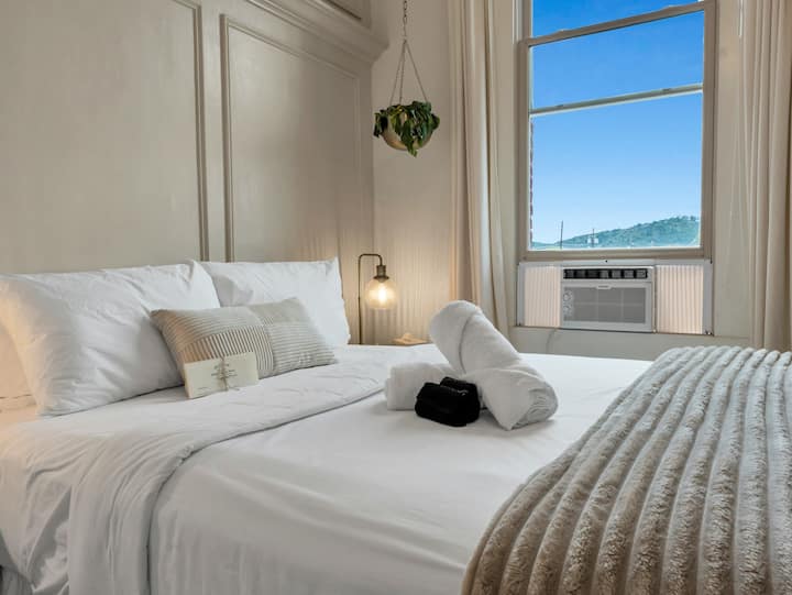 Suite 10- 2 Rooms In Az's Oldest Hotel On Rte 66! - Williams, AZ