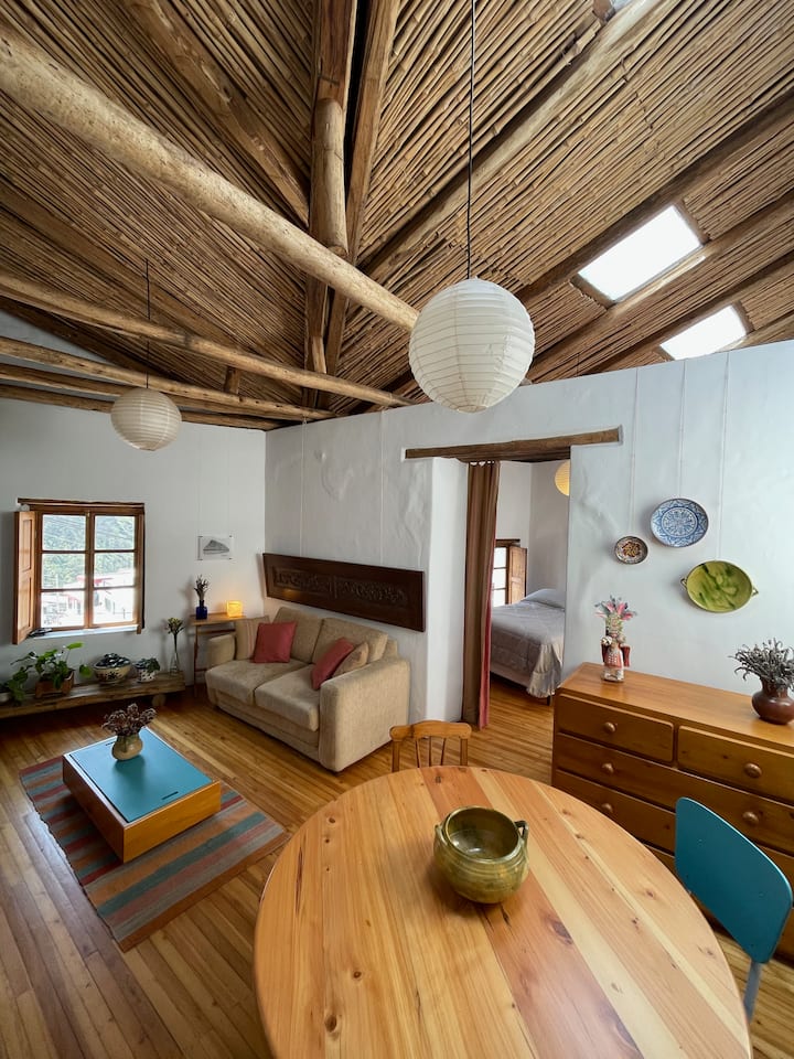 Casa Histórica Frente A Iglesia, Guápulo Quito - Quito