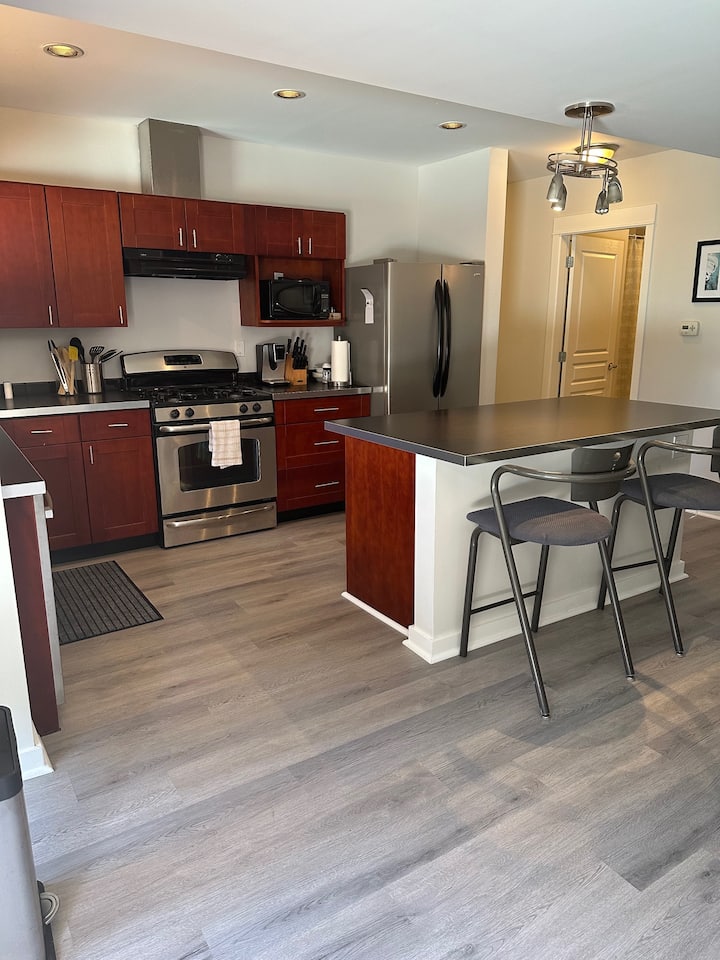 2 Bedroom Garden Suite - Comfy - Coquitlam