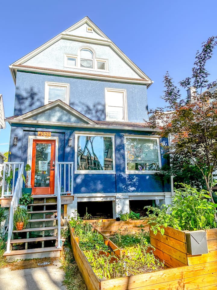 Spacious Family Haven - Chicago, IL