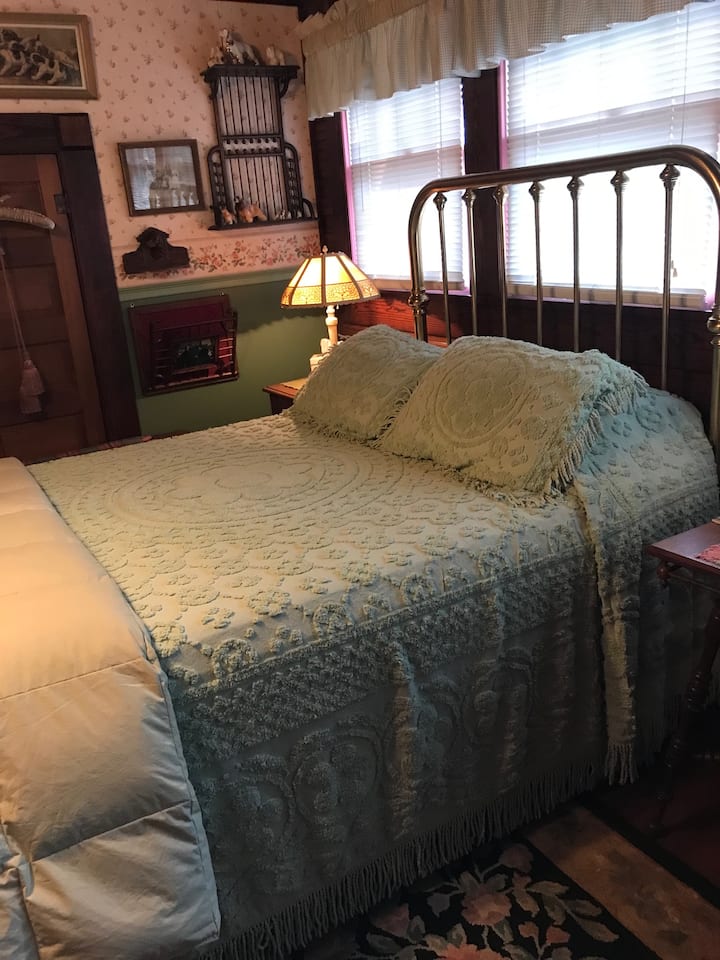 "Weekend Escape" At Stay Inn Style (Upstairs) - Fayetteville, AR