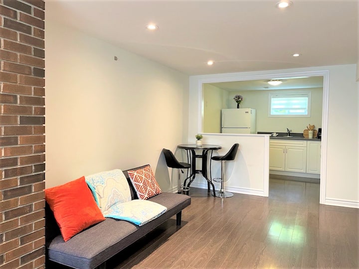 Beautiful Bachelor Unit - Oakville