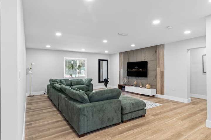 Waterfall Villa | Multi Court •Watersilde •Cinema - Broward County, FL