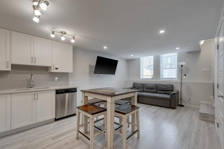 Cozy 2bed Condo In Seton Near South Health Campus - Calgary