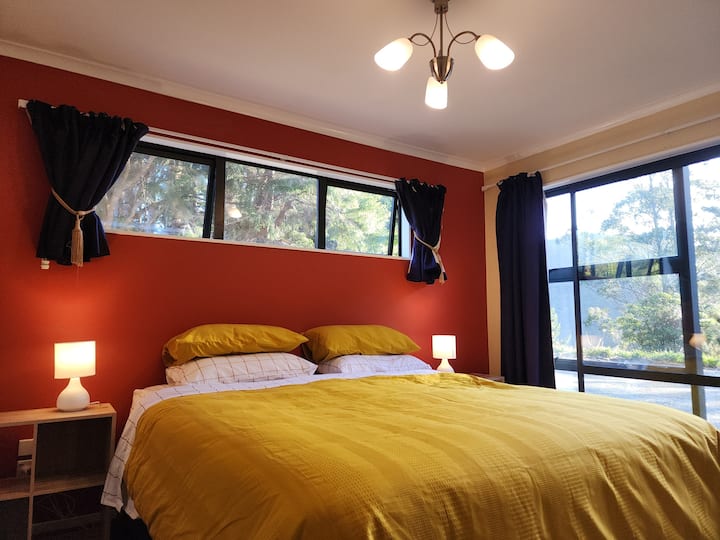 Serene Country Escape - Upper Hutt