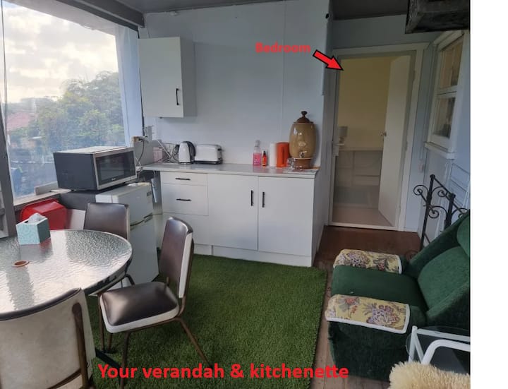 Room + Verandah Kitchenette + Huge Fenced Yard - Coffs Harbour