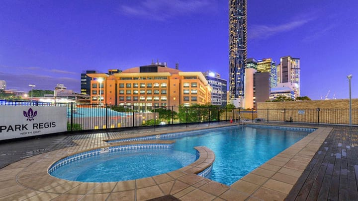 2br W/ Mountain View & Pool~ Walk To Stadium & Cbd - Brisbane