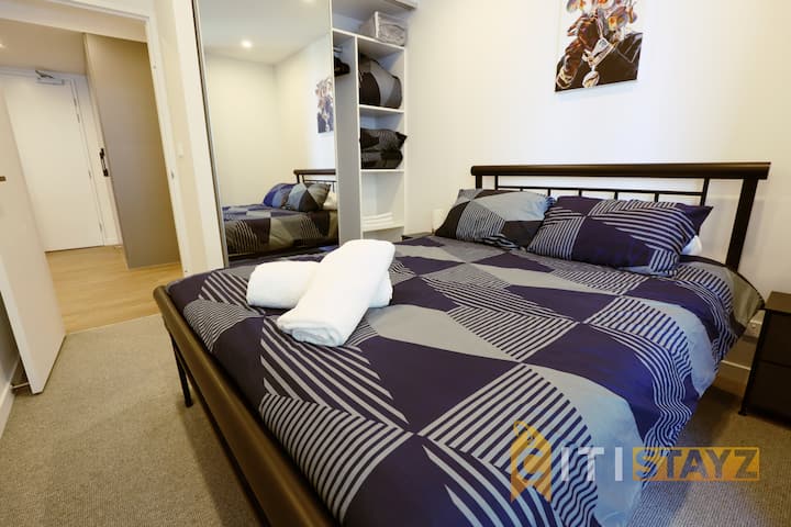 Sunny Yellow, 1bd Apt - Woden - Canberra