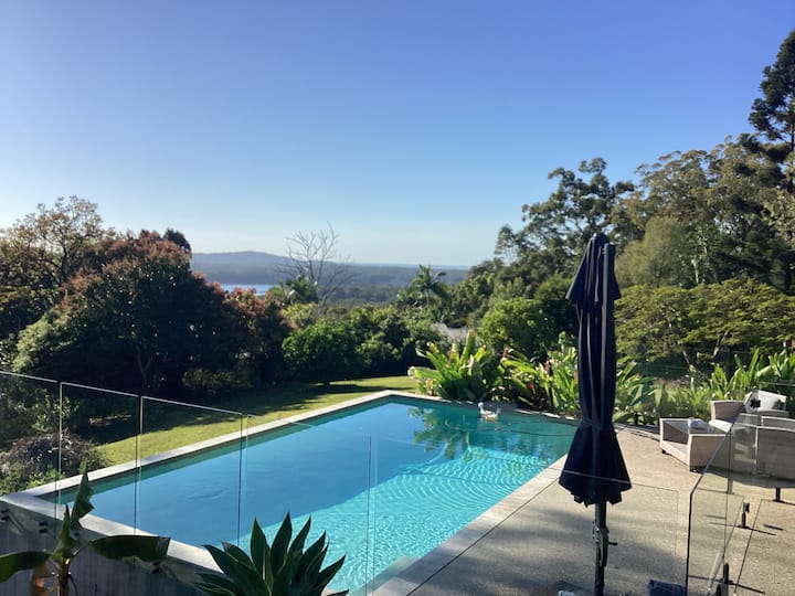 Ridgewaters View 
Amazing Pool And Water Views - Landsborough