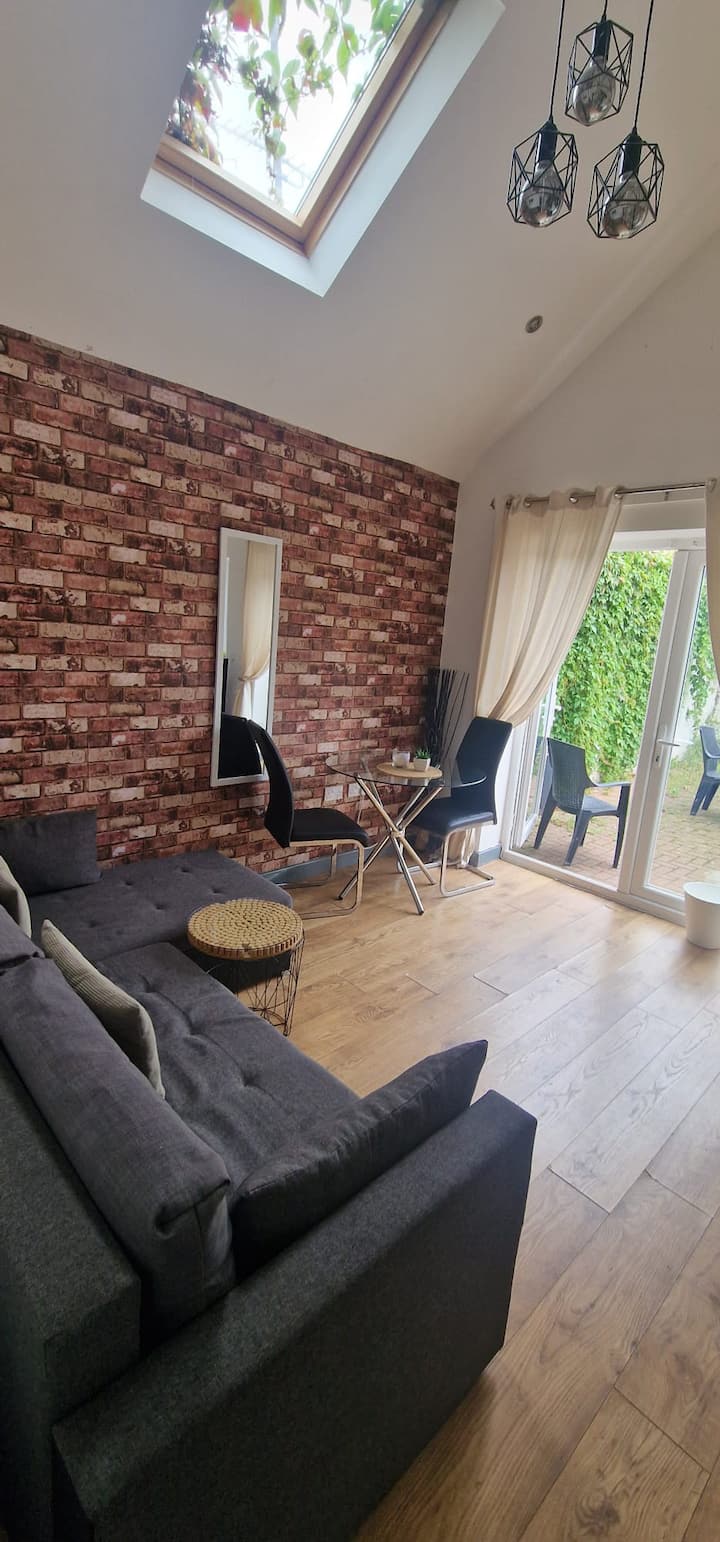 Garden. Fibre Wifi. Hotel Linen. City-13min - Cardiff