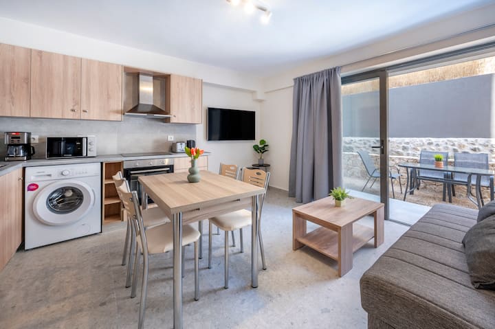 1 Bedroom Apartment - Large Yard - Kos