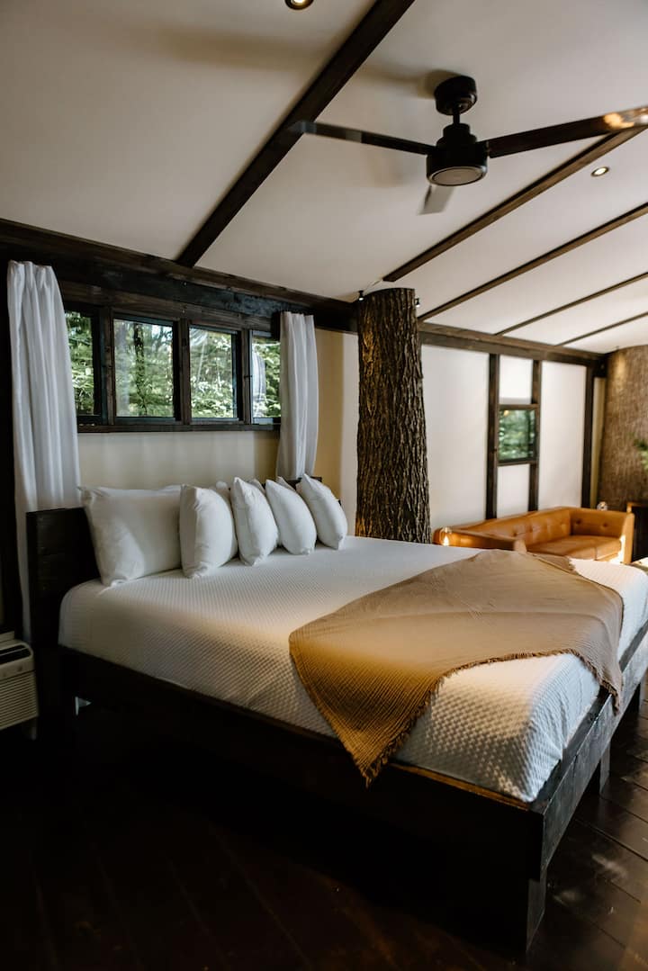 Lakeside Treehouse - Stone Mountain, GA