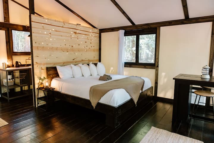 Canvas Cabin On A Lake - 스톤 마운틴