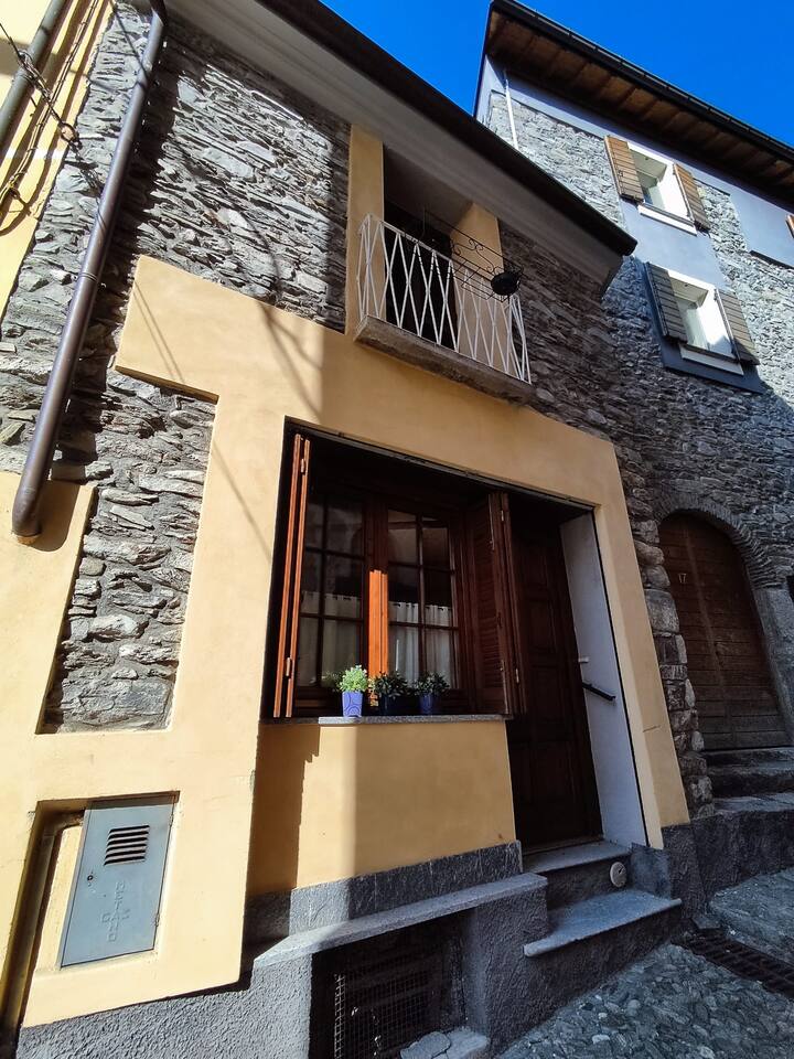 Casa Della Scalinata - Luino