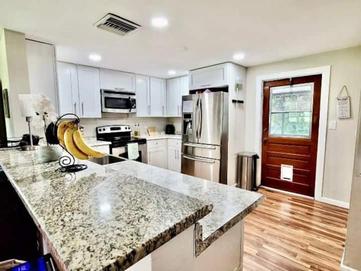Tropical Paradise Close To The Beach - Boynton Beach, FL