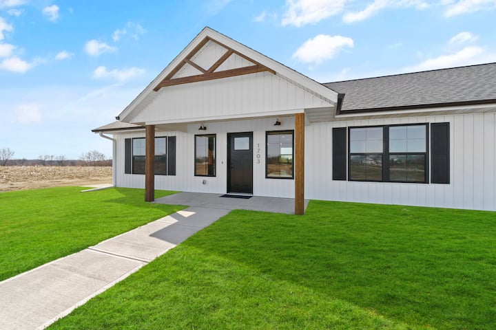 Country Club Cottages - 1703 - Iowa