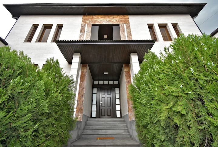Luxury White House In Yerevan - Yerevan