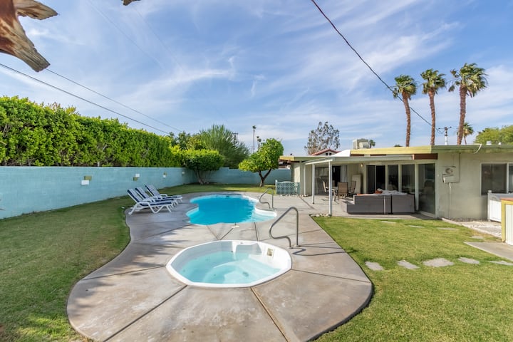 Stylish Desert Retreat - Palm Springs, CA