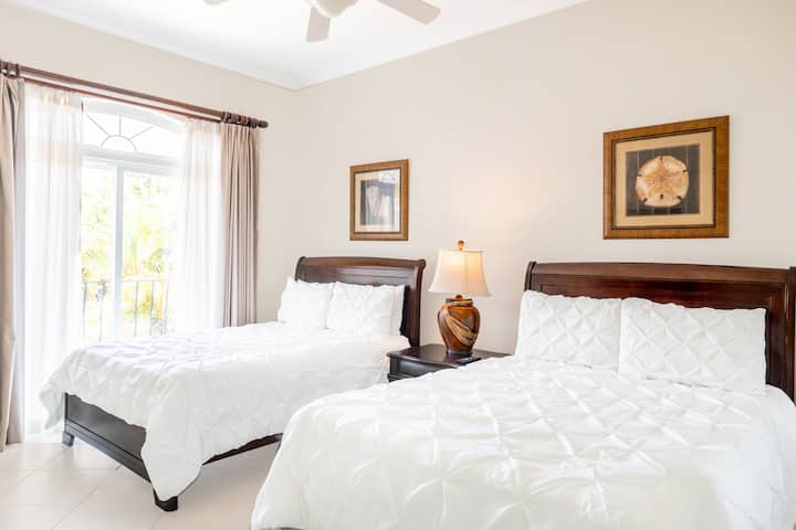 High-ceiling Condo Nestled In Treetops @Los Sueños - Playa Herradura