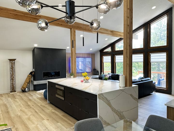 Luxurious Villa Retreat | Spa,deck, Fireplace, 3br - Parker, CO