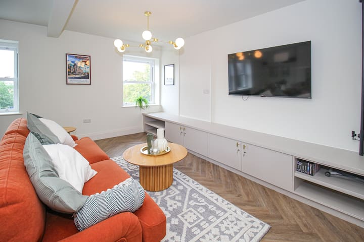*New* Townhouse Penthouse - 2 Bedrooms - Harrogate