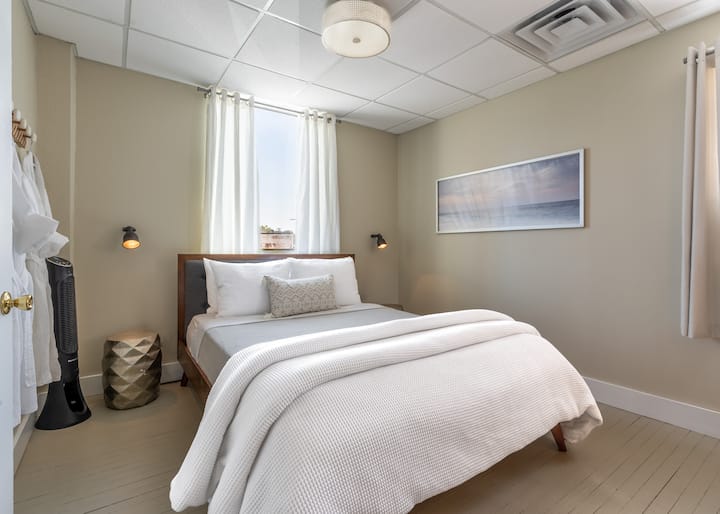 Great Spot In The Heart Of Town Close To Beach - Michigan City, IN