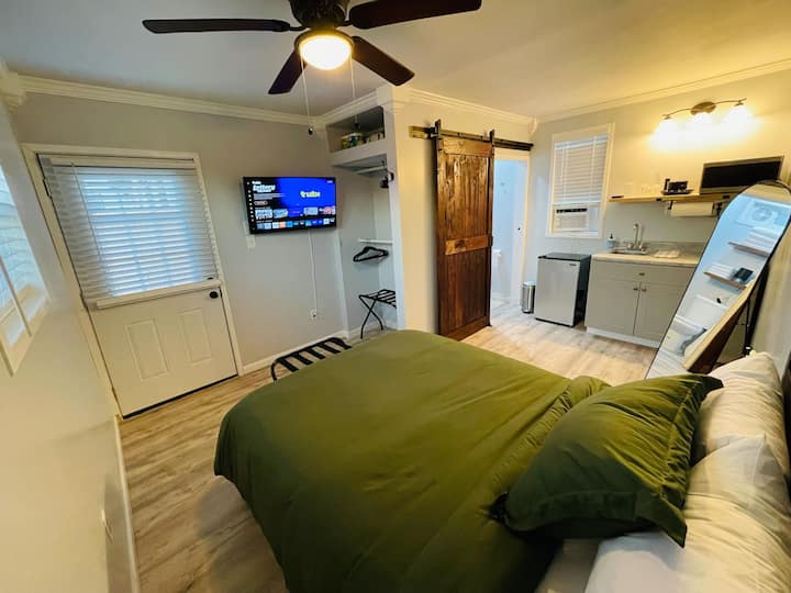 Downtown Private Hideaway - San Diego, CA