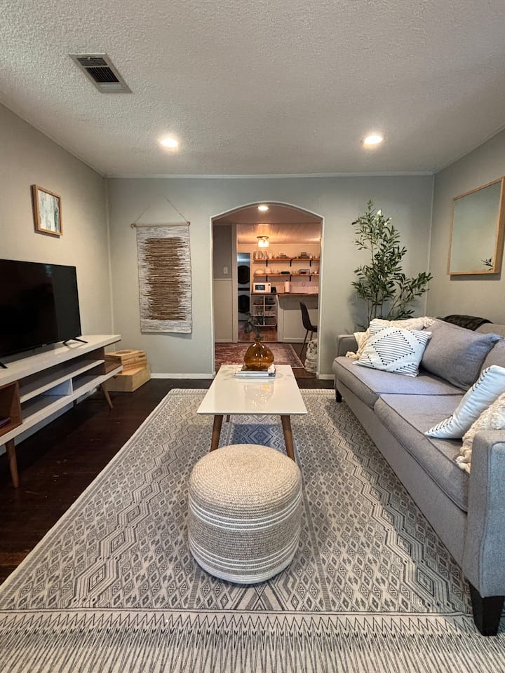 Charming East Austin Bungalow - Austin, TX