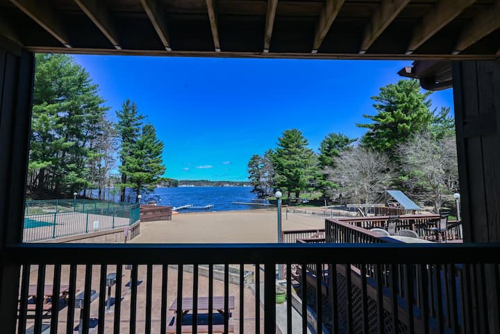 Lakefront - Double Queen Deluxe - Wisconsin Dells, WI