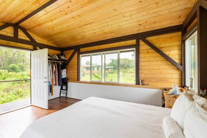 Tranquil Cabin Eco Village Stay - Hawaii