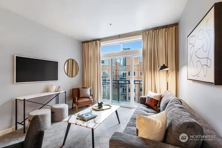 Prime Downtown Seattle Penthouse *Parking/pool/gym - Seattle