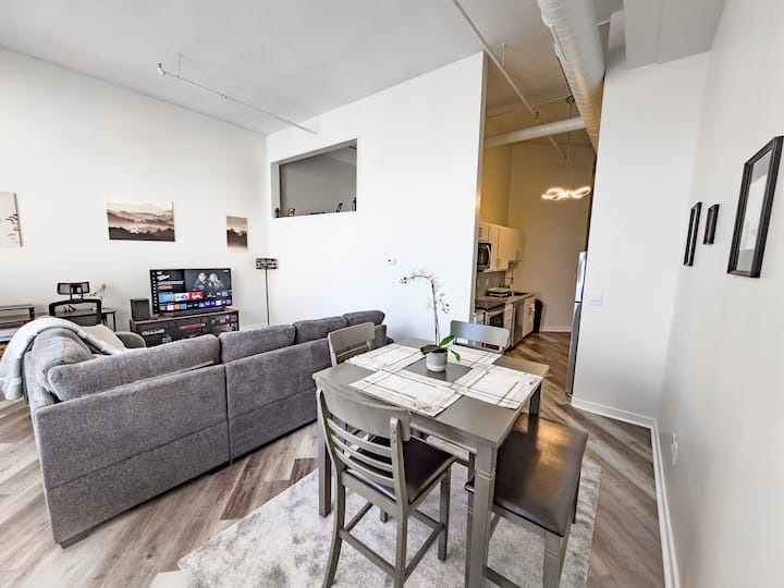 Indy Apt, Skywalk Access,  Gym & Private Parking - Lucas Oil Stadium - Indianapolis