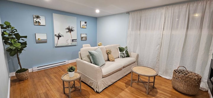 Bahamas Suite | 1 Br Basement Unit Near Quidi Vidi - Saint John's