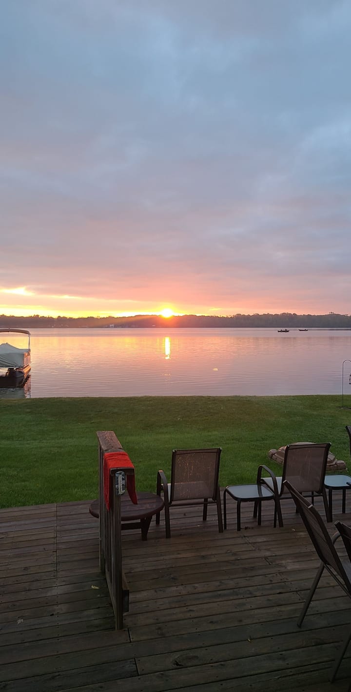 Lakefront Cottage On Jordan Lake - Hastings, MI