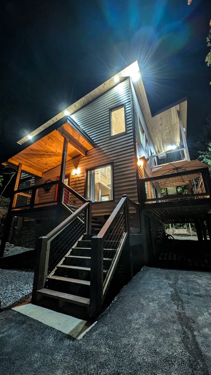 Airbnb New!  Moonlight View Cabin - Townsend, TN
