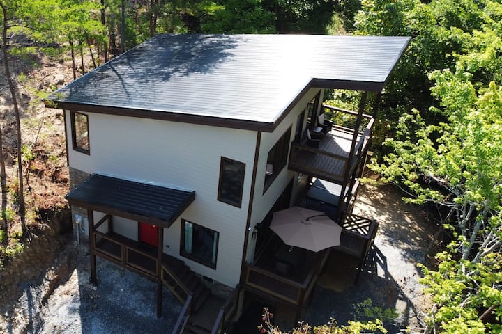 Airbnb New!  Moonlight View Cabin - Townsend, TN