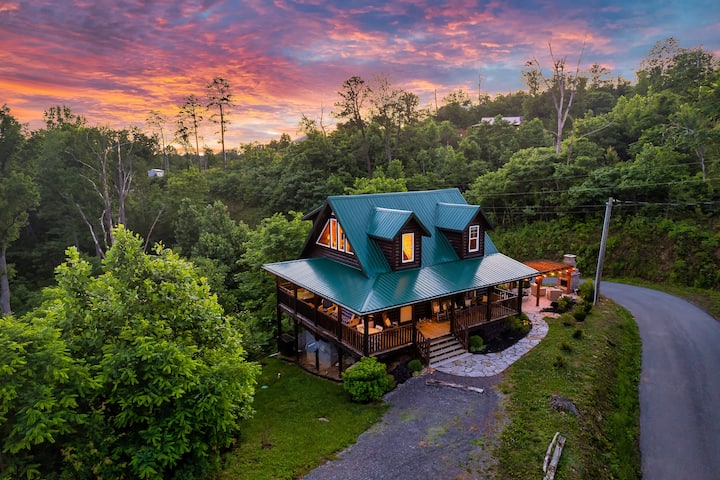 Private Hottub,outdoor Fireplace - Gatlinburg, TN