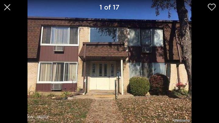 Private-lightful Condo - Roseville, MI